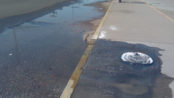 Sigue brotando el drenaje a una semana de las lluvias | Son Playas