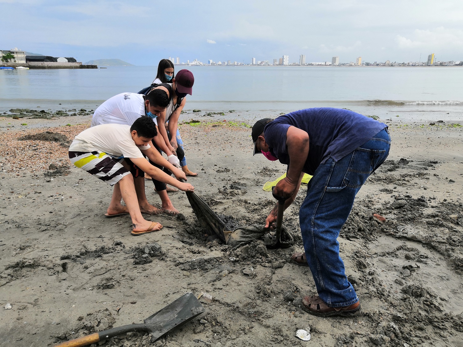 Niños y niñas limpian playas; piden frenar la contaminación | Son Playas